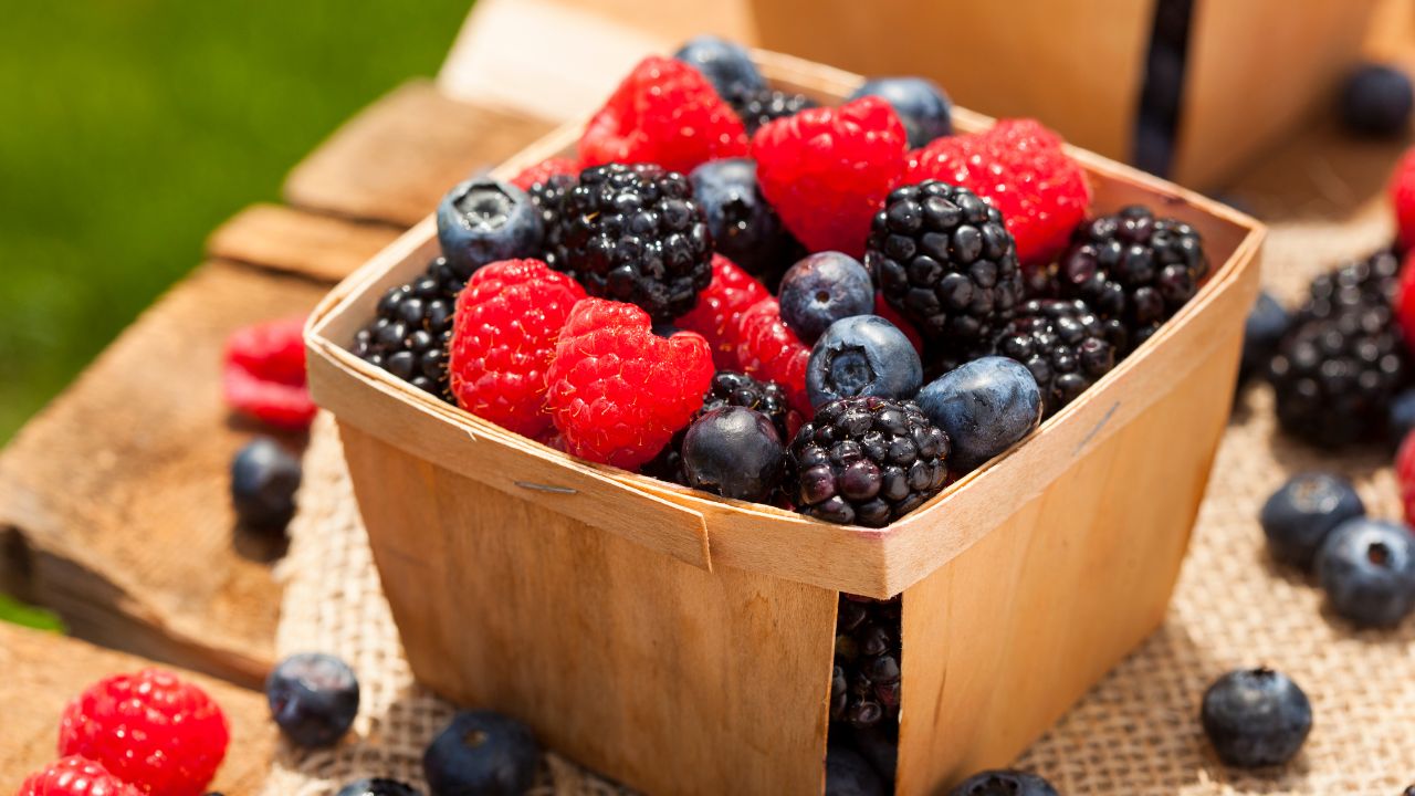 7 Best Fruit for Eyes Health & Clearer Vision