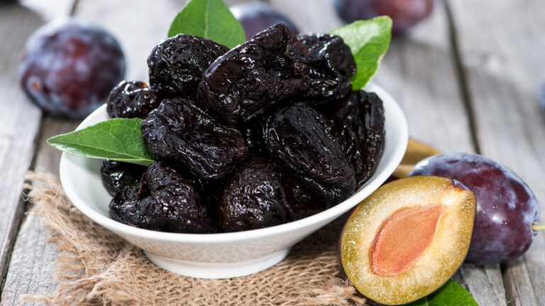13 Healthy Fruits That Are High in Iron